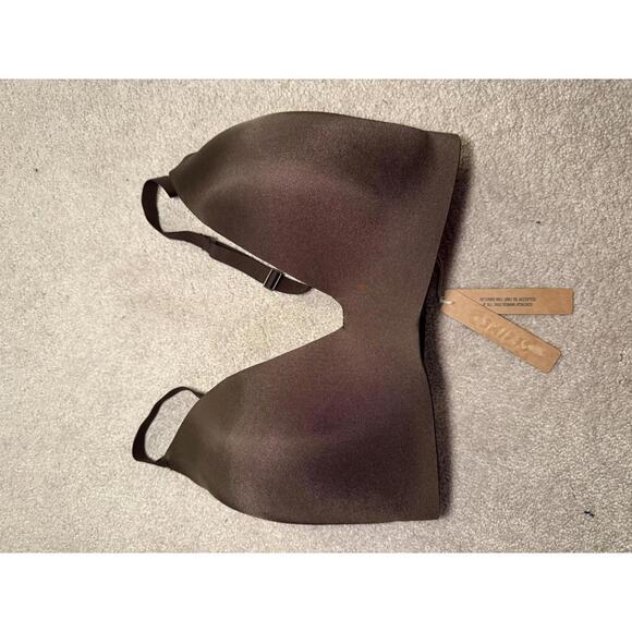 SKIMS | Intimates & Sleepwear | Skims Wireless Lightly Lined Bra Color ...